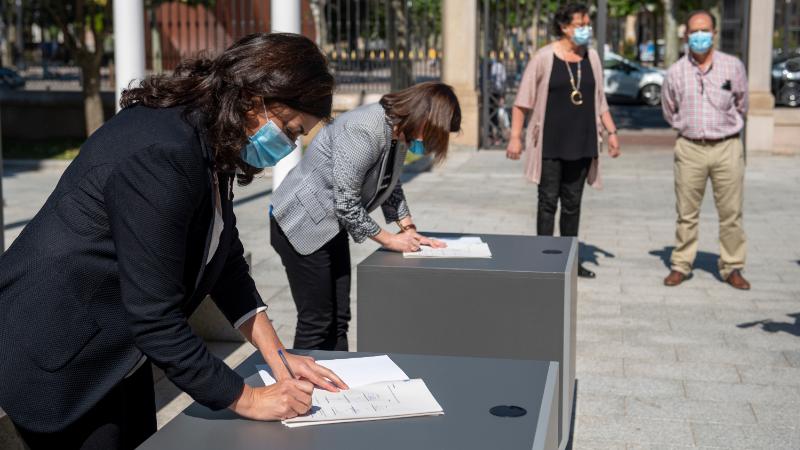 El Gobierno de La Rioja y los agentes sociales firman el Acuerdo de ... El Gobierno de La Rioja y los agentes sociales firman el Acuerdo de ...